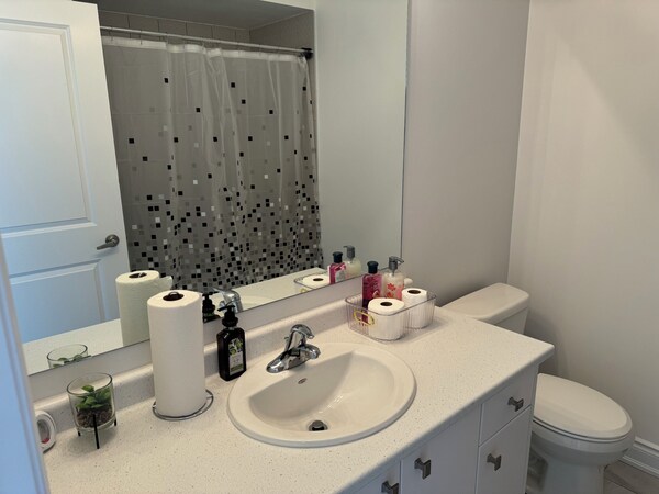 Wake Up To Minutes To The Ocean Breezes Or Mountain Views - Wasaga Beach