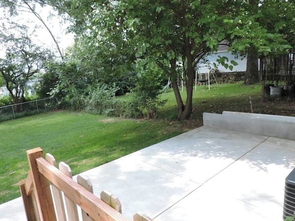 Cozy 2-bedroom Bungalow In Enjoyable St. Louis With Wifi, Ac - Clayton, MO
