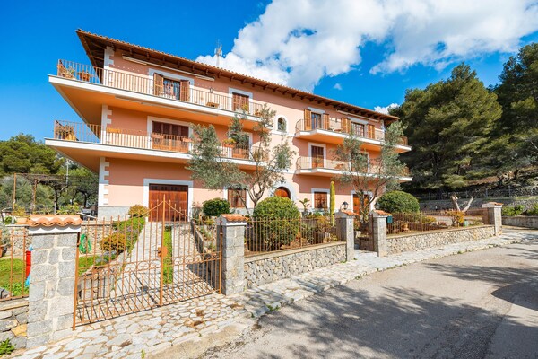 Apartamento 'Navarro' Con Vistas A La Montaña, Terraza Privada Y Wi-fi - Puerto de Sóller