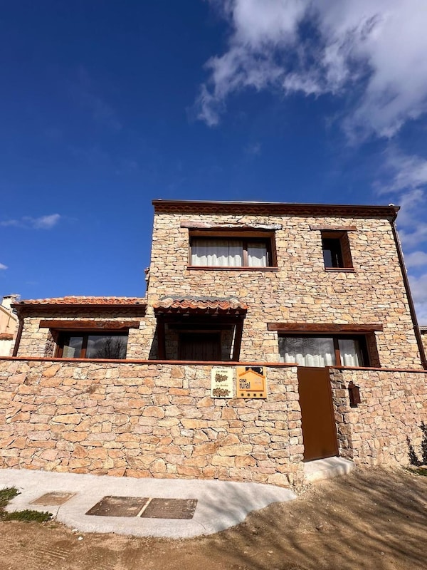 Apartamento 'Acebos' Con Vistas A La Montaña, Wi-fi Y Aire Acondicionado - Turégano
