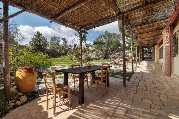 Apartment 'Iazzo' With Shared Terrace, Private Garden And Wi-fi - Corato
