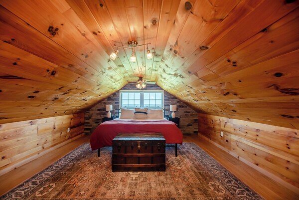 Secluded Experience At The Sugar House On The Naples Maple Farm - Sleeps 12 - Naples, NY