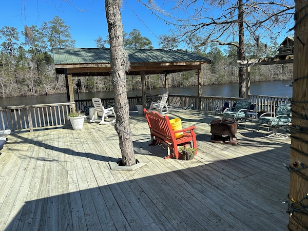 Charming 2-bedroom Riverside Cottage Near Beaches With Huge Bar And Deck To Fish - Sunset Beach, NC