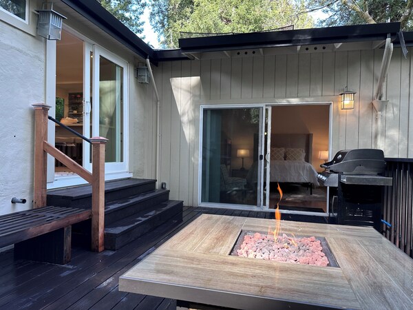 Charming 2-bedroom Home Tucked In The Redwoods But Only Steps From Downtown - Monte Rio, CA