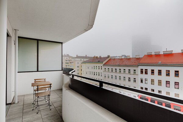 Blueground | Favoriten, Sauna & Elev, Nr Belvedere - Vienne