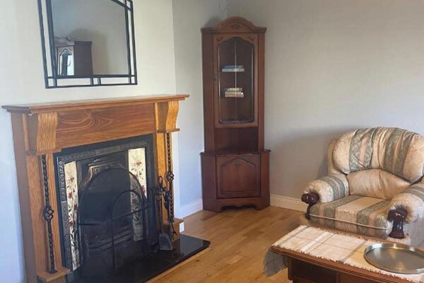 3 Bed-sleeps 5-garden-parking-pets - Sligo
