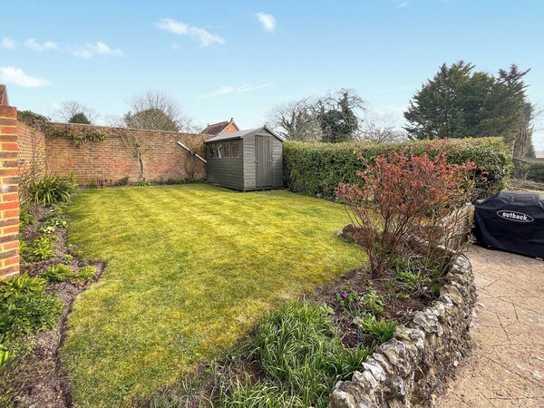 2 Bedroom Accommodation In Hollingbourne - Kent