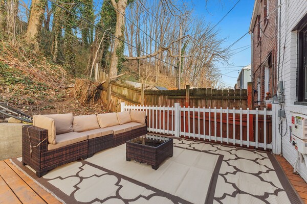 Spacious Multi-level Getaway 10 Minutes From Dca Airport And Downtown Arlington - Washington, D.C., DC