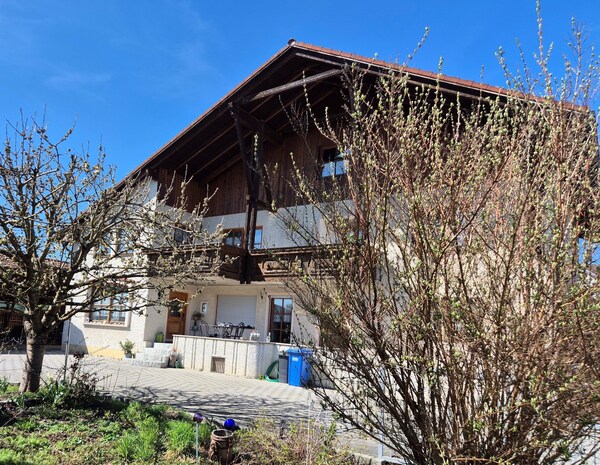 Ferienwohnung 140qm Mit 3 Schlafzimmern Mit Terrasse - Kelheim
