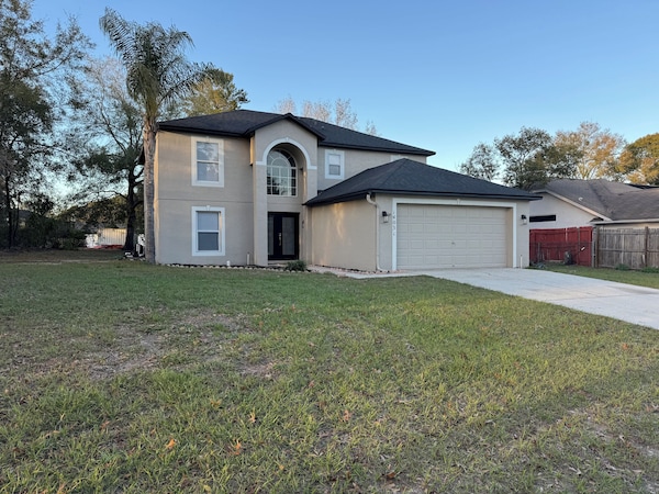 Luxurious 4-bedroom Pool House With Game Room , Wifi In Fabulous Spring Hill - Spring Hill, FL