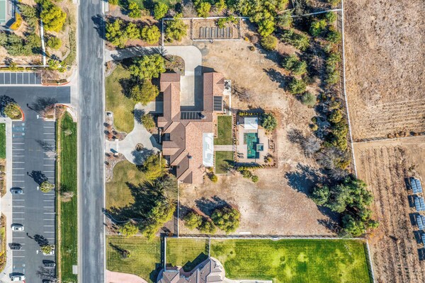 Welcome To Love At First Syrah! Single Story Home W/pool/spa/ 7 Bedrooms & More! - Temecula