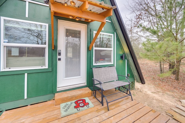 7 Mi To Tyler State Park: 'A-game' Cabin - Chandler, TX