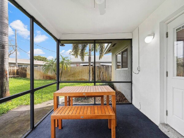 This House Is A 2 Bedroom(s), 2 Bathrooms, Located In Fort Lauderdale, Fl. - Sunrise, FL