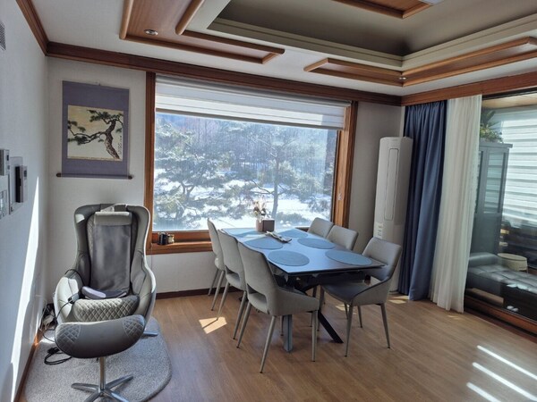 Spacious Tranquil Mountain Sunset View In Yongin-si, Ac, Movie-projector, Wifi - Daejeon