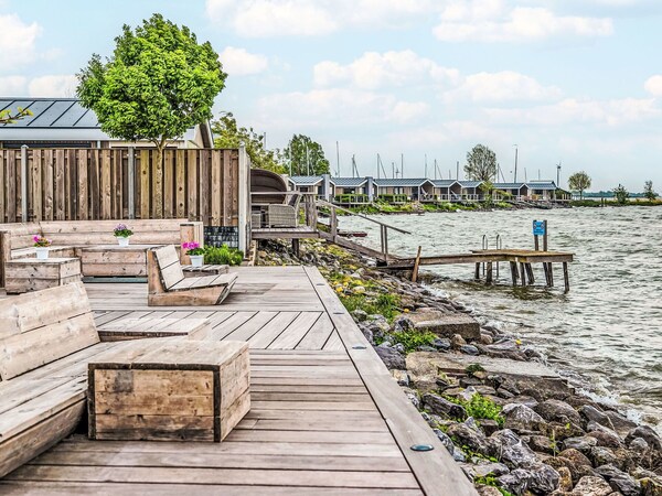 Mooi Vrijstaand Vakantiehuis Voor 4 Personen Met Wifi, Tv, Terras En Parking - Lelystad