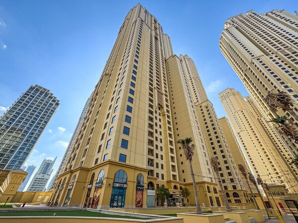Savis Home  Oceanfront Serenity & Marina Views - Dubai