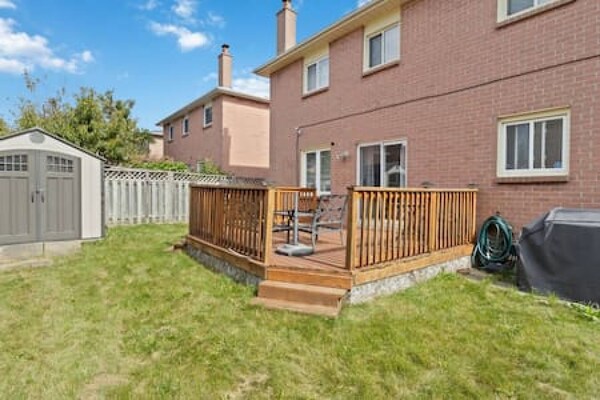 Bright & Beautiful 3br Getaway - Brampton