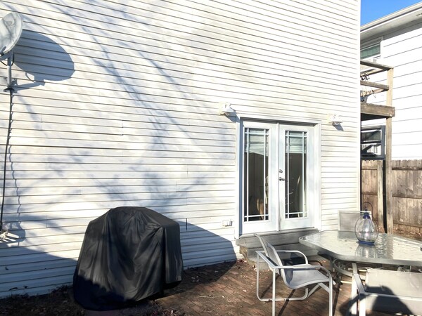 Downstairs Of Home 2-bedroom With Ac, Wifi In  Red Bank. Private Entrance. - Long Branch, NJ