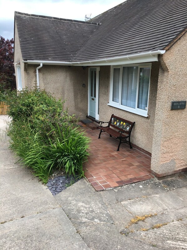 Bungalow With Distant Sea Views - Colwyn Bay