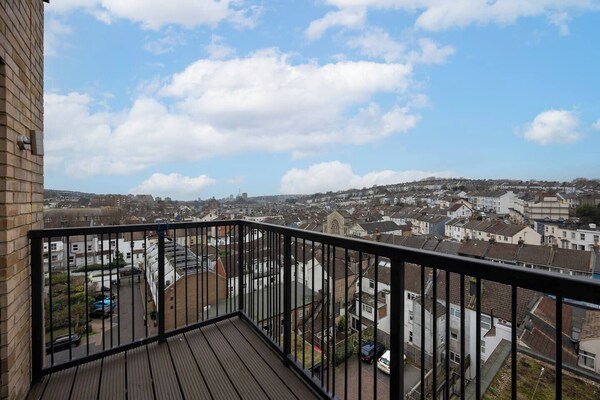 Stunning Apartment| Free Parking| Pass The Keys - Brighton Marina