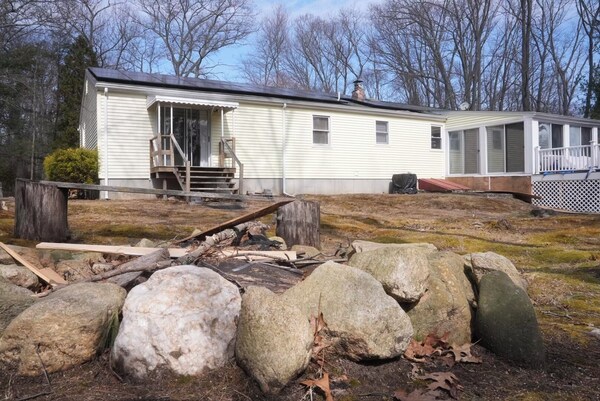 Cozy 2-bedroom Stay In Enchanting Smithfield With Ac, Wifi - Lincoln Woods State Park, Lincoln
