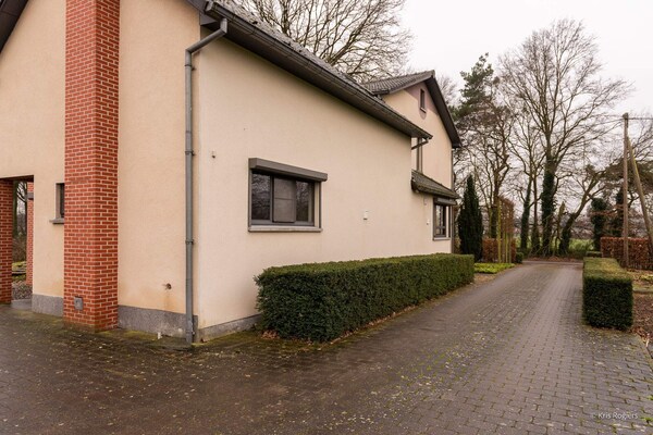 14 Beds, 20p., 2 Bath-, 1 Livingroom, 1 Veranda - Genk