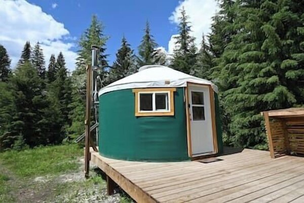The Off-grid Green Yurt In The Wood - Alberta
