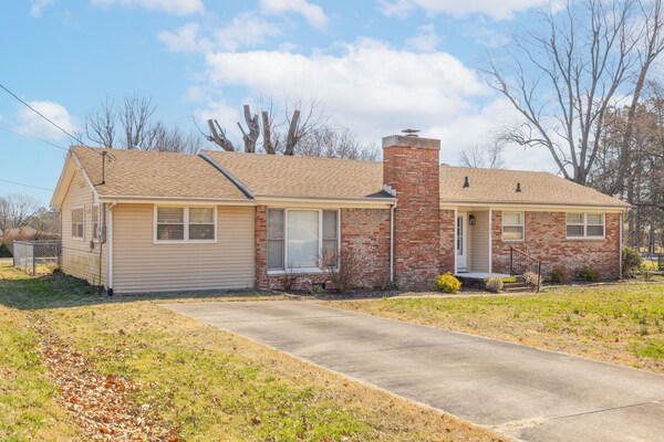 The Residence: Renovated 3-bed/ 1.5 Bath, In-unit Laundry, Work Station, Wifi - Paducah, KY