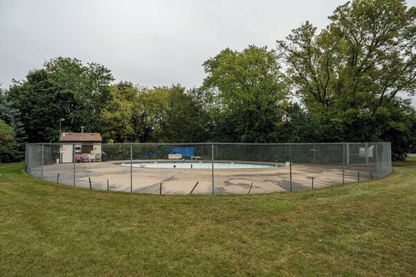 Charming 2-bedroom Condo With Ac, Wifi In Delightful  Suburban Milwaukee - Brookfield, WI