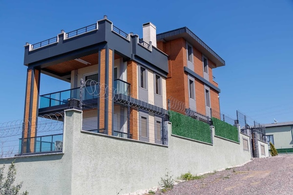 Comfort 4-bedroom Villa In Yalova With Pool Jacuzy Fitness/wifi And Ac. - Çınarcık