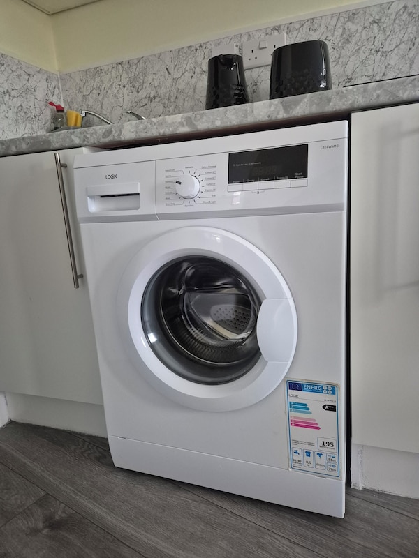 Cosy, Spacious 1 Bedroom Self Contain Unit With Toilet And Bath - Stadium MK