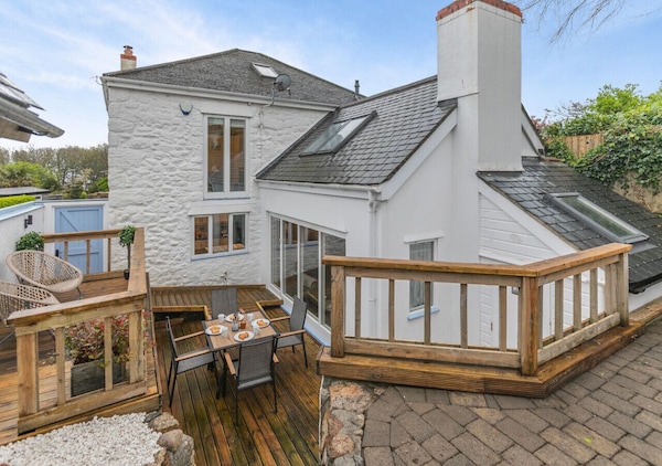 Knill Cottage West - Two Bedroom House, Sleeps 4 - Marazion