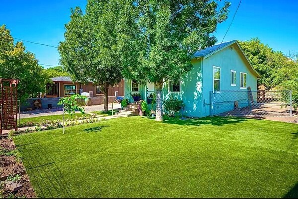The Cactus Blossom: Perfect Off Main St. Retreat For Wine Tasting & Exploring - Cottonwood, AZ