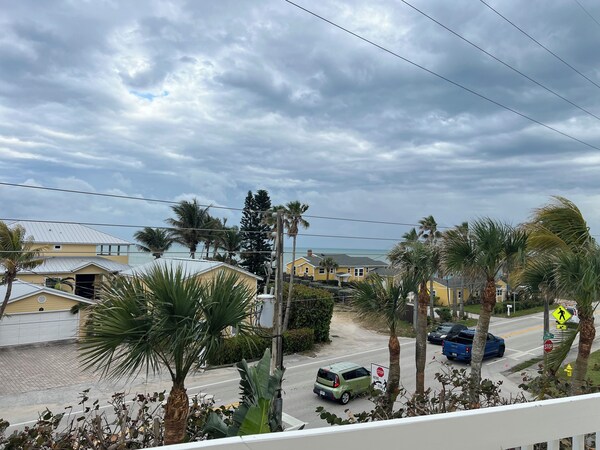 Spacious Oceanview Located Directly Across From Beach Access - Remodeled Wifi - Melbourne Beach, FL