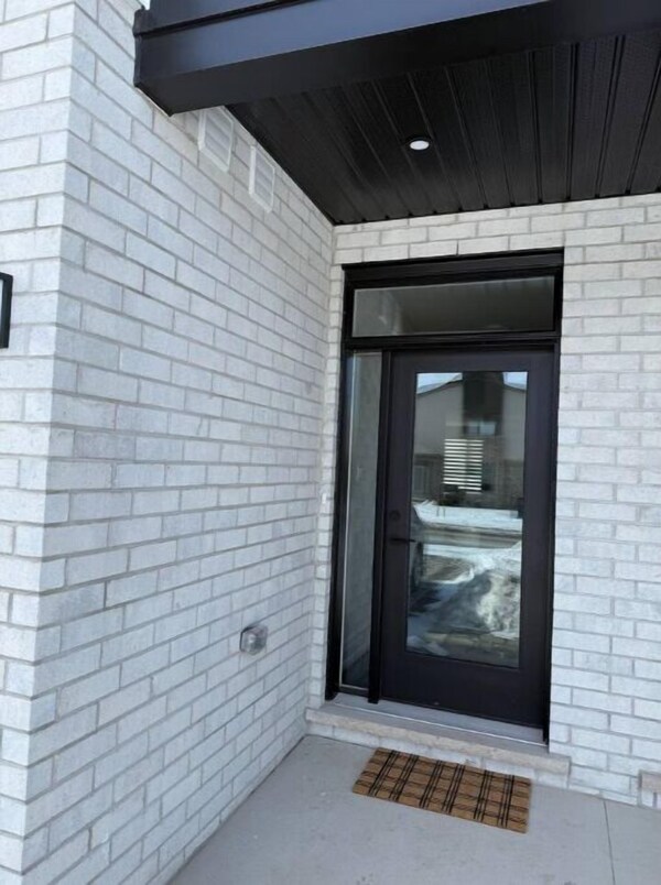 Cozy 3 Bedroom Townhome Near Hyde Park Mall & Western University - London