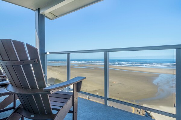 Luxury Oceanfront Retreat  Elegance & Panoramic Views On The Oregon Coast - Newport, OR
