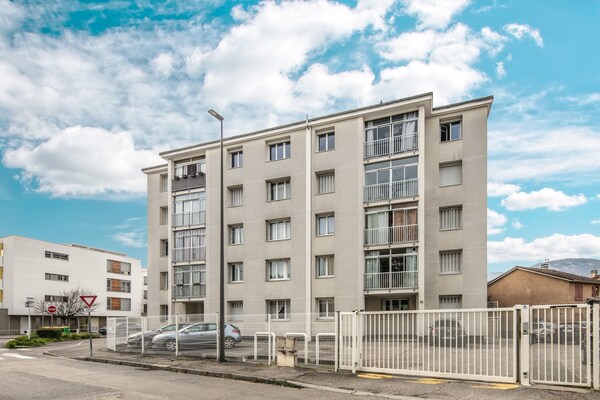 Le Nova - 15min De Grenoble, Parking - Saint-Martin-d'Hères