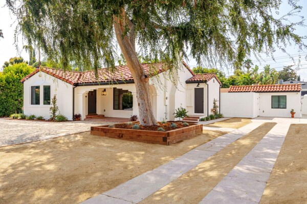 Guest Studio Universal Private Entry - Sherman Oaks - Los Angeles