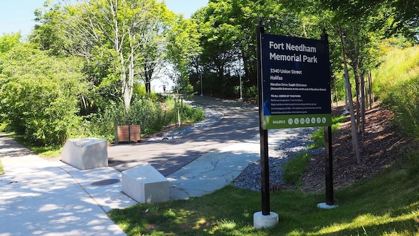 2025 Renovated, Bright/spacious Main Floor Unit. Private Driveway And Backyard. - Nova Scotia