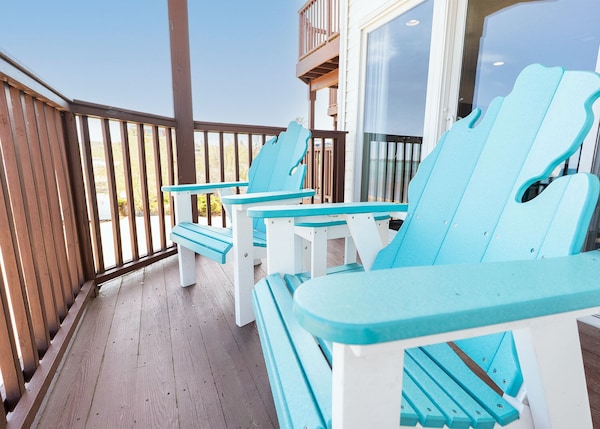 Beautiful Beachfront Condo In Traverse City - Traverse City, MI