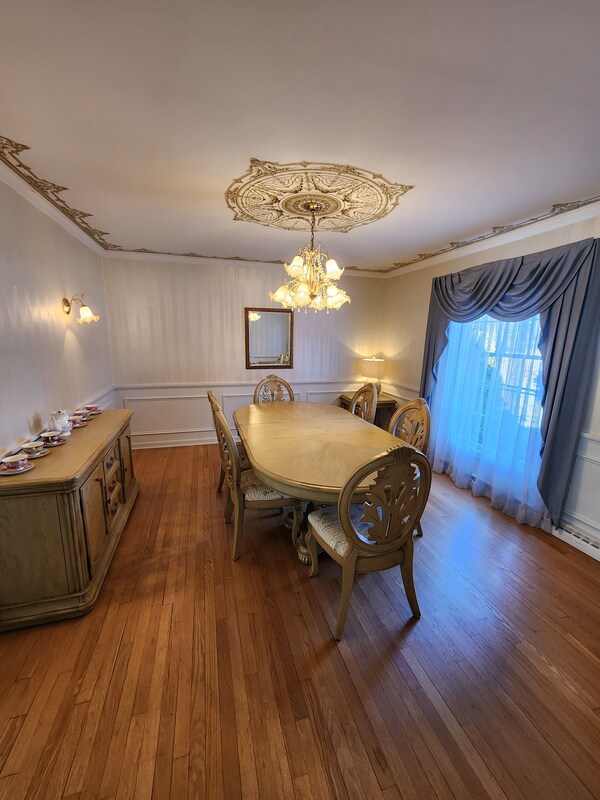 New Bridgerton House, Private Pool, 4 Bed, 3 Bath, Near Beach And Zoo. - Racine Zoo, Racine
