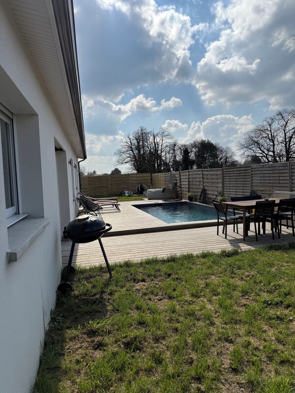 Villa 3 Chambres Avec Piscine Et Spa - Bassens