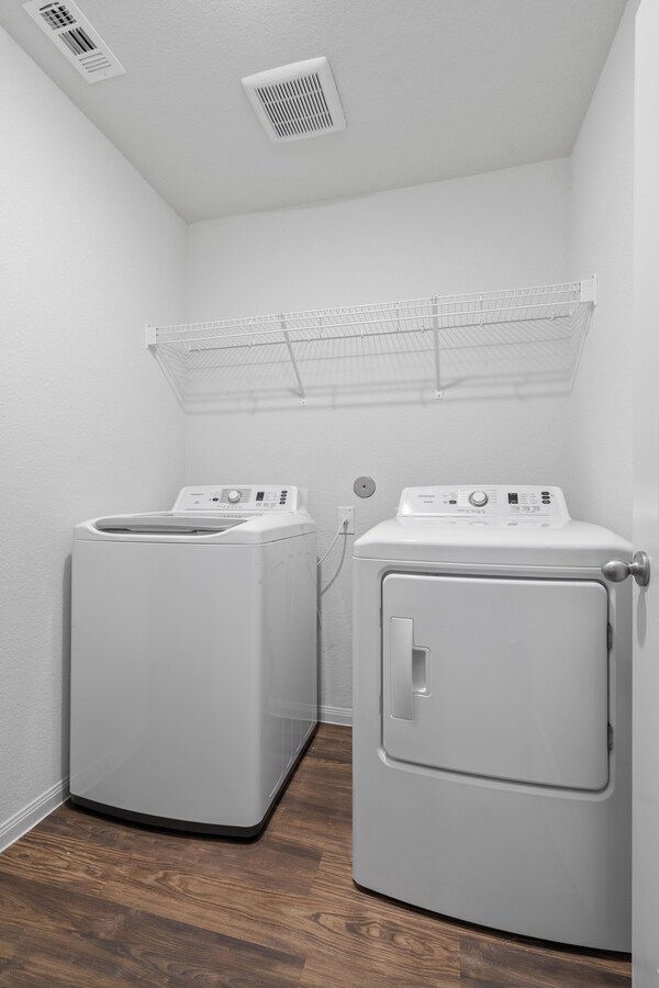 Uniquely Styled Home 20mins To Austin -Cota -Tesla - Elgin, TX