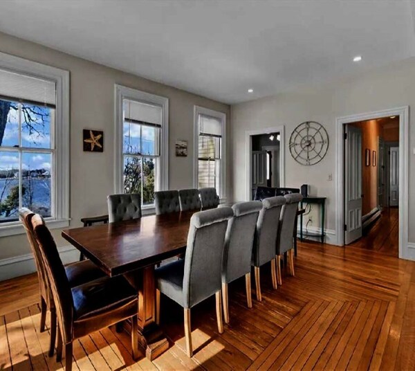 Waterfront Luxury Victorian Near Newport With Stunning Views - Rhode Island