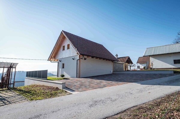 Holiday Home Luxurious Vineyard Cottage - Slovenia