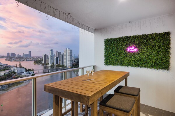 Luxury 3br With Ocean & River Views In Surfers Paradise Gold Coast - Gold Coast