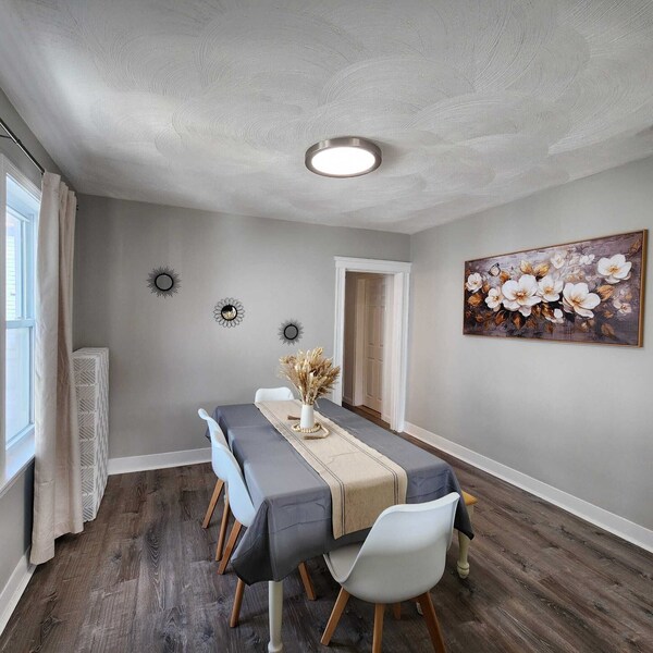 2 Bedroom's 1 Bathroom \N10 Min-airport/downtown Boston \N7 Min-encore Casino - Everett, MA