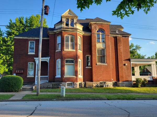 Charming 1-bedroom Within An Historic Mansion With Wifi, Ac In Quincy - Illinois