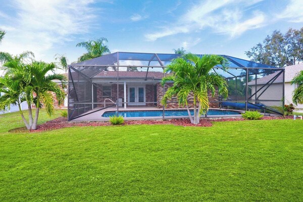 Poolside King Room In Psl - Stuart, FL