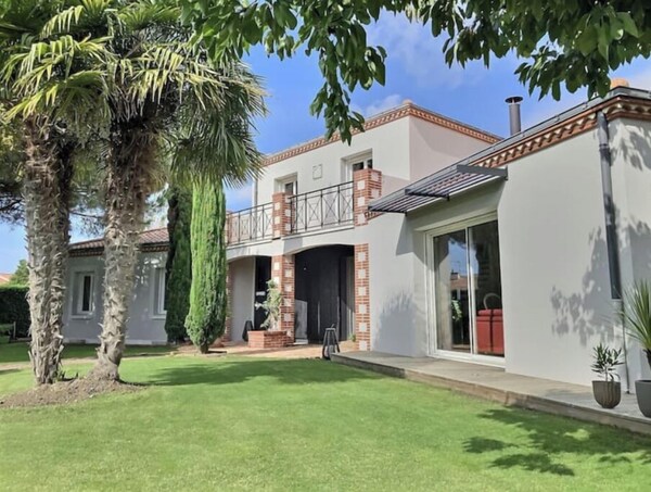 4-bedroom House With Pool And Jacuzzi - Clisson